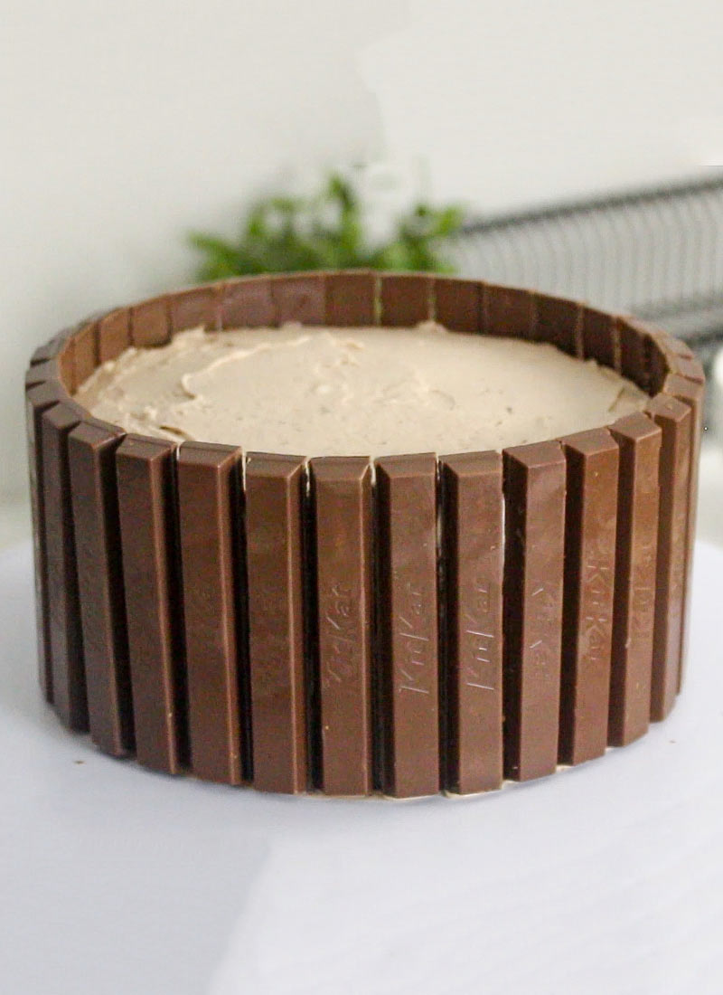 Chocolate Kit Kat Cake - Pankobunny