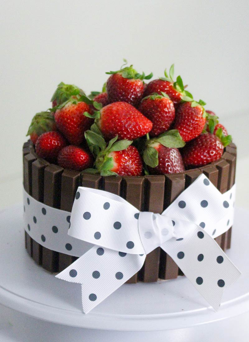Chocolate Kit Kat Cake - Pankobunny