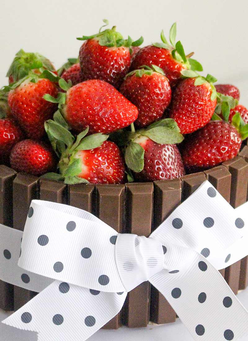 Chocolate Kit Kat Cake - Pankobunny