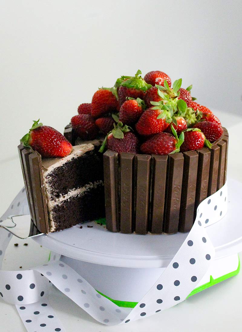 Chocolate Kit Kat Cake - Pankobunny