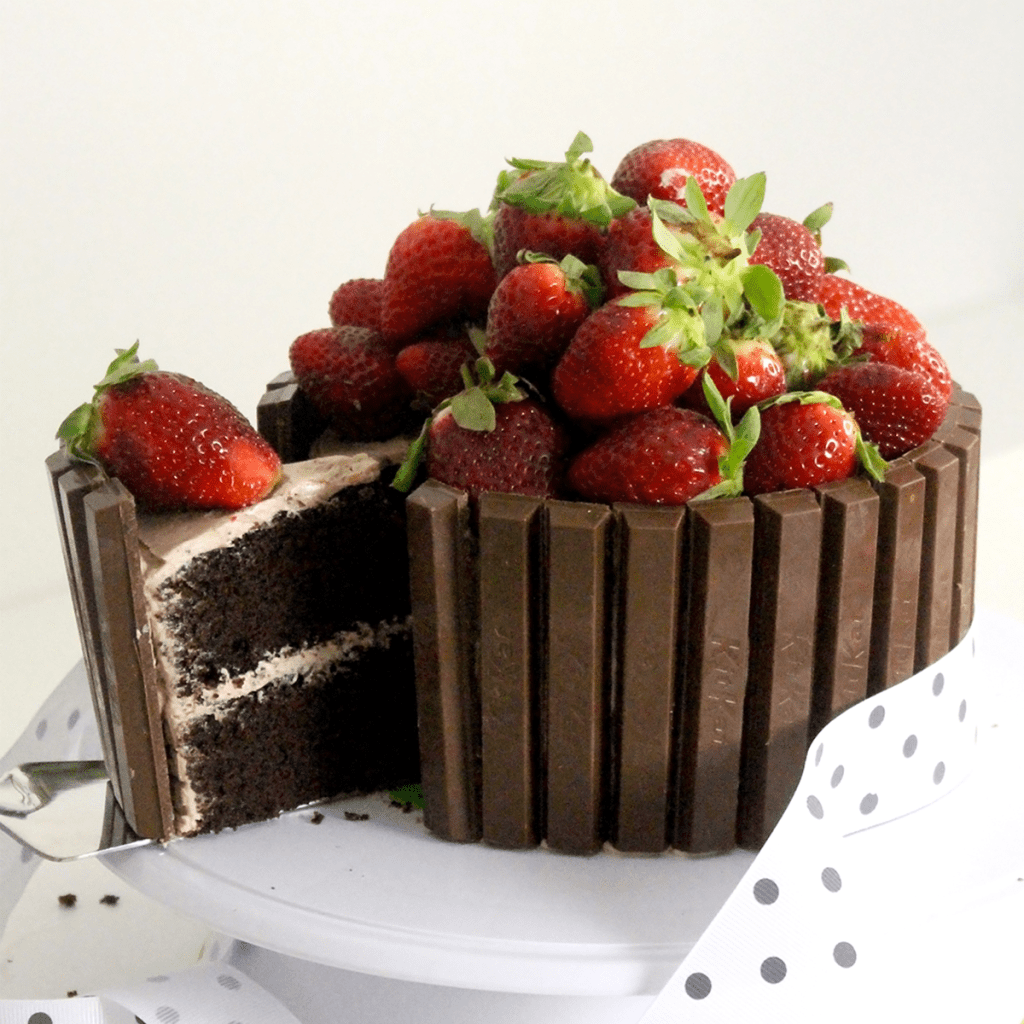 Chocolate KitKat Cake - PankoBunny