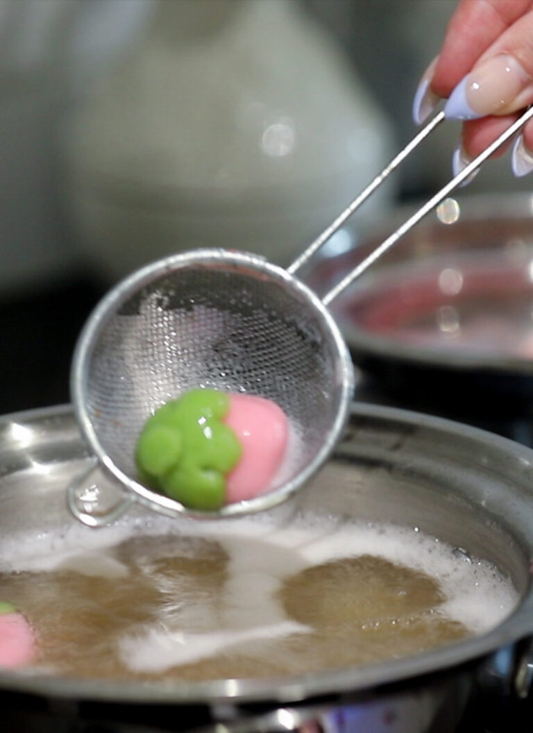 Strawberry Mochi Recipe - Pankobunny